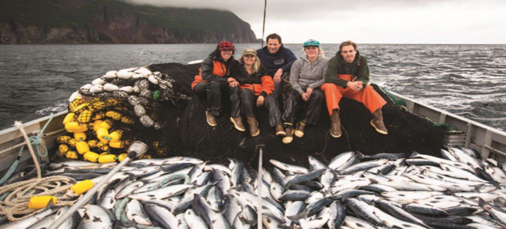 What is the difference between recreational fishing and commercial fishing?